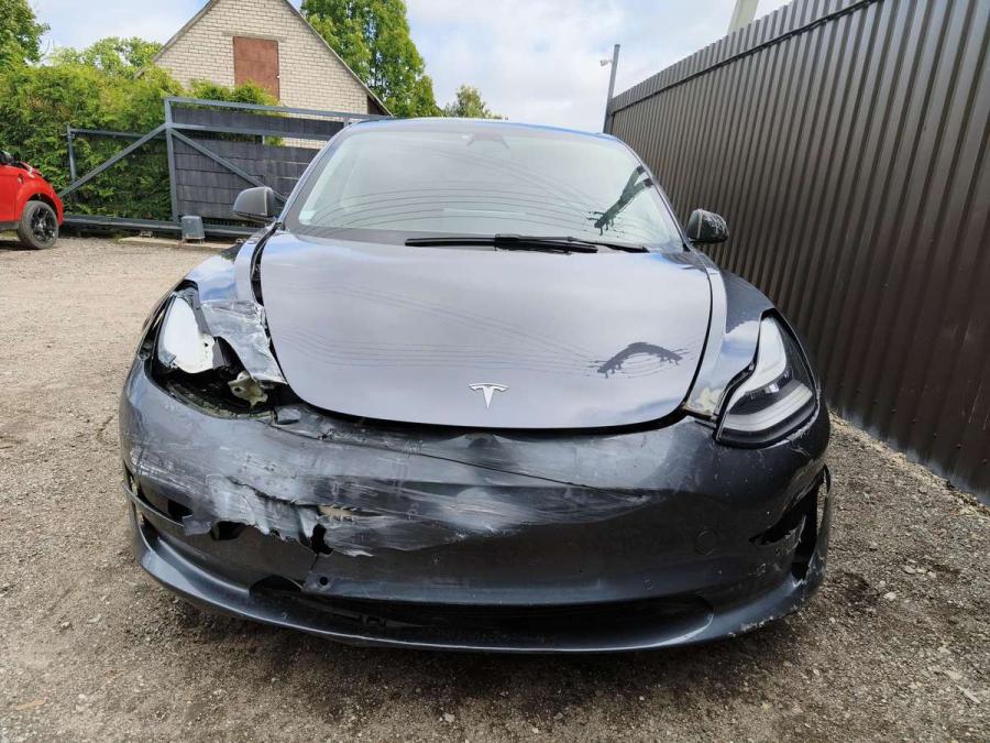 Pelēks Tesla Model 3 2021 Kauņa, ar dzinēja tilpumu 0.00 L un nobraukumu 120 tūkst. km par 11300 €, foto 3 vietnē AUTOMOTO.COM.LV