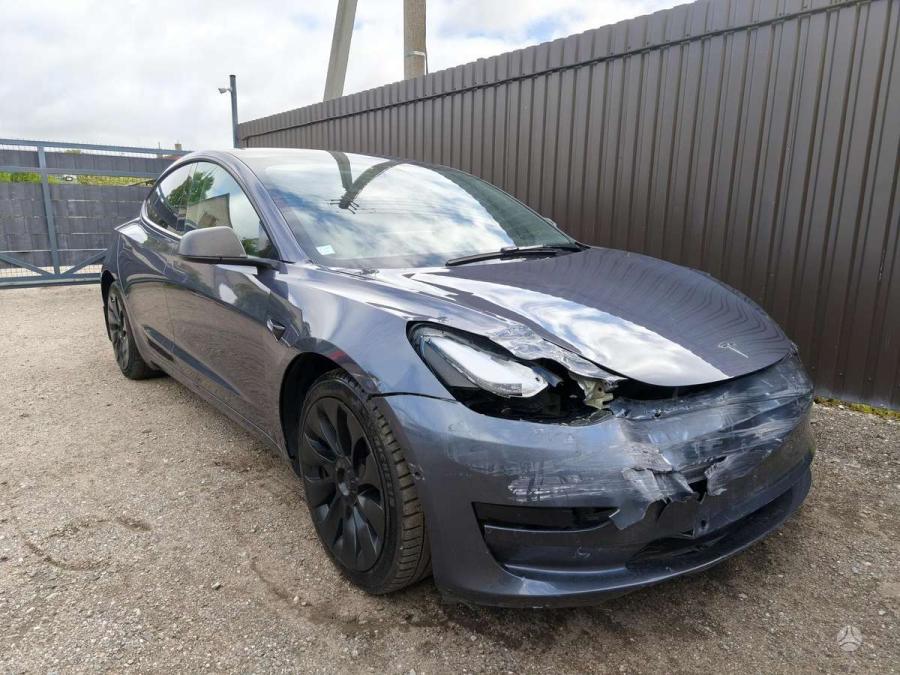 Pelēks Tesla Model 3 2021 Kauņa, ar dzinēja tilpumu 0.00 L un nobraukumu 120 tūkst. km par 11300 €, foto 4 vietnē AUTOMOTO.COM.LV