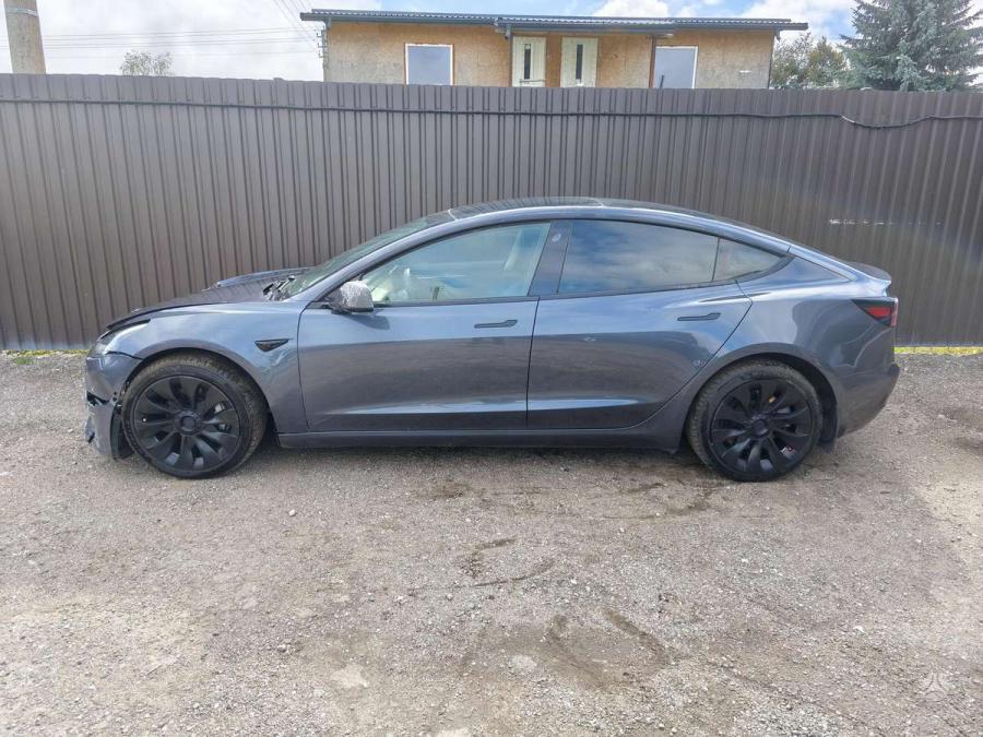 Pelēks Tesla Model 3 2021 Kauņa, ar dzinēja tilpumu 0.00 L un nobraukumu 120 tūkst. km par 11300 €, foto 6 vietnē AUTOMOTO.COM.LV