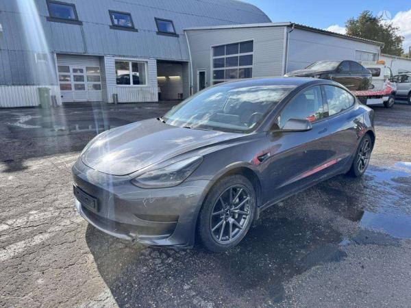 Tesla Model 3 2021 RadviliÅ”kis vietnÄ PelÄks Tesla Model 3 2021 RadviliÅ”kis, ar dzinÄja tilpumu 0.00 L un nobraukumu 105 tÅ«kst. km par 16950 ā¬, foto 1 vietnÄ AUTOMOTO.COM.LV
