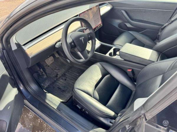 Tesla Model 3 2021 RadviliÅ”kis vietnÄ PelÄks Tesla Model 3 2021 RadviliÅ”kis, ar dzinÄja tilpumu 0.00 L un nobraukumu 105 tÅ«kst. km par 16950 ā¬, foto 8 vietnÄ AUTOMOTO.COM.LV