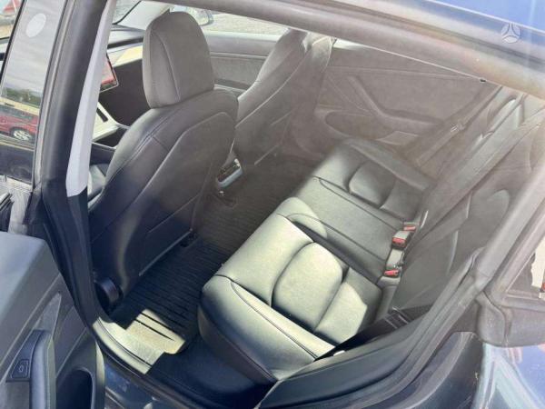 Tesla Model 3 2021 RadviliÅ”kis vietnÄ PelÄks Tesla Model 3 2021 RadviliÅ”kis, ar dzinÄja tilpumu 0.00 L un nobraukumu 105 tÅ«kst. km par 16950 ā¬, foto 10 vietnÄ AUTOMOTO.COM.LV