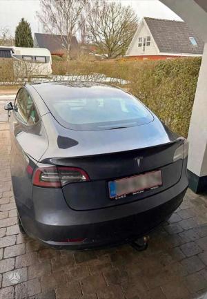 Grey Tesla Model 3 2021 in Kaunas, with an engine capacity of 0.00 L and mileage of 170 thousand km for 14299 €, photo 4 on AUTOMOTO.COM.LV