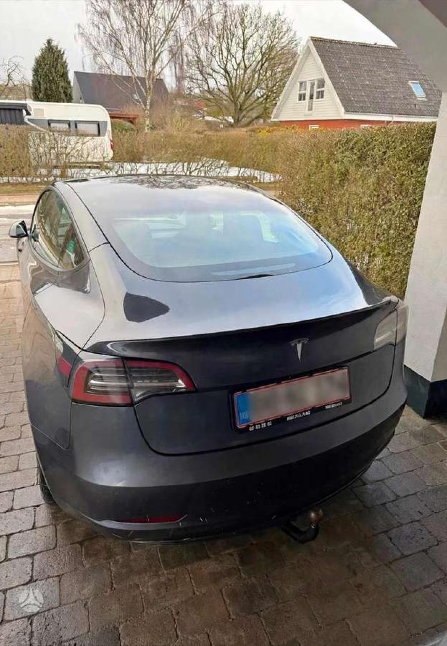 Grey Tesla Model 3 2021 in Kaunas, with an engine capacity of 0.00 L and mileage of 170 thousand km for 14299 €, photo 4 on AUTOMOTO.COM.LV