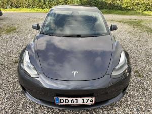 Grey Tesla Model 3 2021 in Kaunas, with an engine capacity of 0.00 L and mileage of 171 thousand km for 14299 €, photo 3 on AUTOMOTO.COM.LV