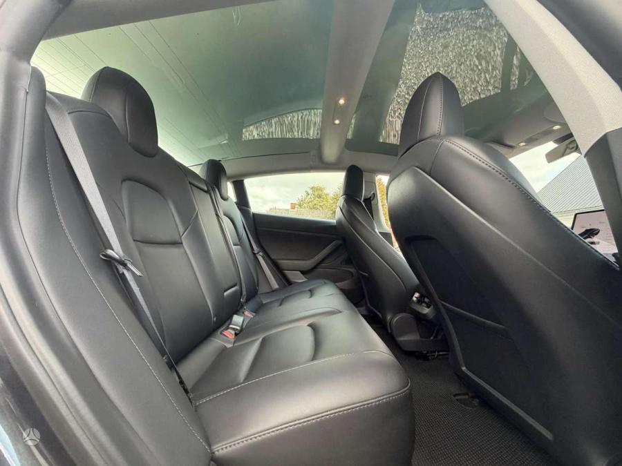 Grey Tesla Model 3 2021 in Kaunas, with an engine capacity of 0.00 L and mileage of 171 thousand km for 14299 €, photo 16 on AUTOMOTO.COM.LV