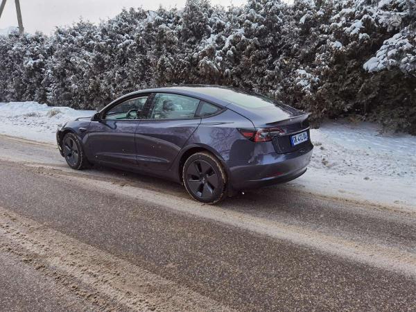 Pelēks Tesla Model 3 2022 Kauņa, ar dzinēja tilpumu 0.00 L un nobraukumu 33 tūkst. km par 12300 €, foto  vietnē AUTOMOTO.COM.LV