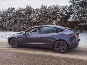 Grey Tesla Model 3 2022 in Kaunas, with an engine capacity of 0.00 L and mileage of 33 thousand km for 12300 €, photo 2 on AUTOMOTO.COM.LV