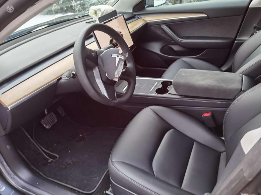 Grey Tesla Model 3 2022 in Kaunas, with an engine capacity of 0.00 L and mileage of 33 thousand km for 12300 €, photo 14 on AUTOMOTO.COM.LV
