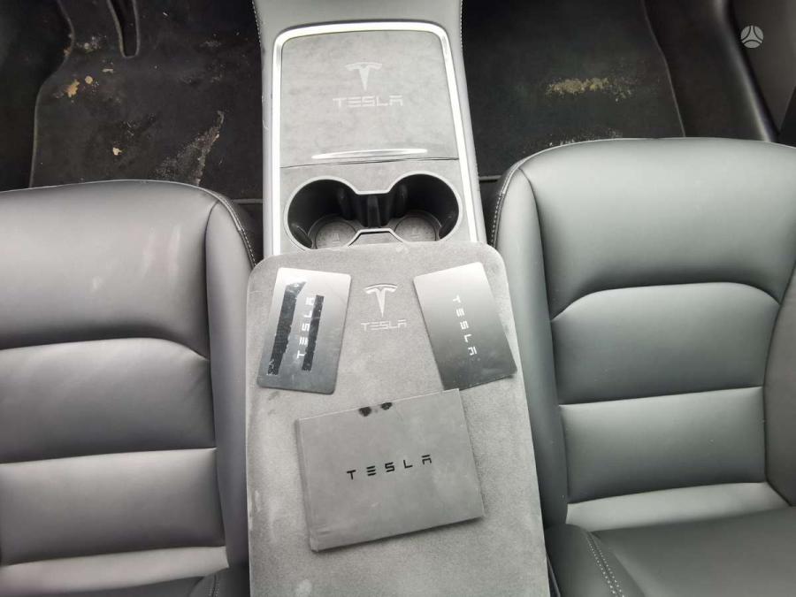 Grey Tesla Model 3 2022 in Kaunas, with an engine capacity of 0.00 L and mileage of 33 thousand km for 12300 €, photo 25 on AUTOMOTO.COM.LV
