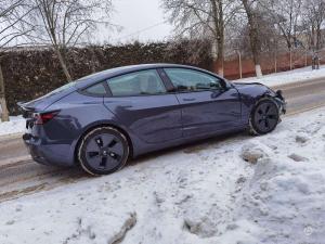 Grey Tesla Model 3 2022 in Kaunas, with an engine capacity of 0.00 L and mileage of 33 thousand km for 12300 €, photo 34 on AUTOMOTO.COM.LV
