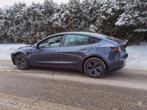 Grey Tesla Model 3 2022 in Kaunas, with an engine capacity of 0.00 L and mileage of 33 thousand km for 12300 €, photo 35 on AUTOMOTO.COM.LV