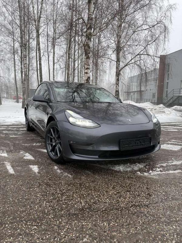 Grey Tesla Model 3 2022 in Marijampole, with an engine capacity of 0.00 L and mileage of 69 thousand km for 22800 €, photo 1 on AUTOMOTO.COM.LV