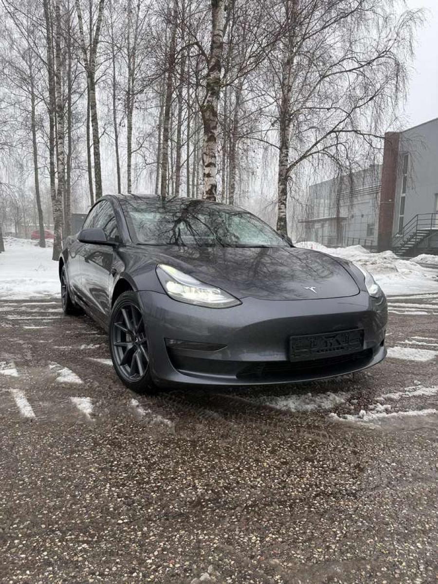 Grey Tesla Model 3 2022 in Marijampole, with an engine capacity of 0.00 L and mileage of 69 thousand km for 22800 €, photo 1 on AUTOMOTO.COM.LV
