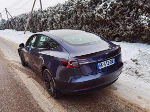 Grey Tesla Model 3 2022 in Kaunas, with an engine capacity of 0.00 L and mileage of 33 thousand km for 11900 €, photo 4 on AUTOMOTO.COM.LV
