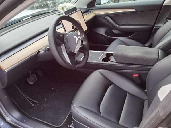 Grey Tesla Model 3 2022 in Kaunas, with an engine capacity of 0.00 L and mileage of 33 thousand km for 11900 €, photo 11 on AUTOMOTO.COM.LV