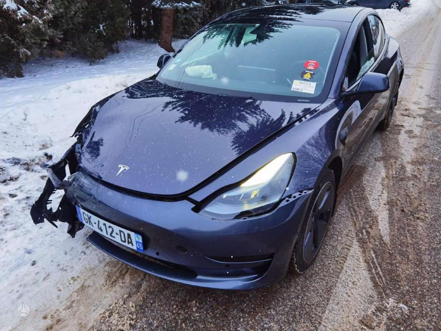Grey Tesla Model 3 2022 in Kaunas, with an engine capacity of 0.00 L and mileage of 33 thousand km for 11900 €, photo 35 on AUTOMOTO.COM.LV