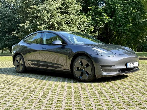 Grey Tesla Model 3 2022 in Vilnius, with an engine capacity of 0.00 L and mileage of 36 thousand km for 18500 €, photo 1 on AUTOMOTO.COM.LV