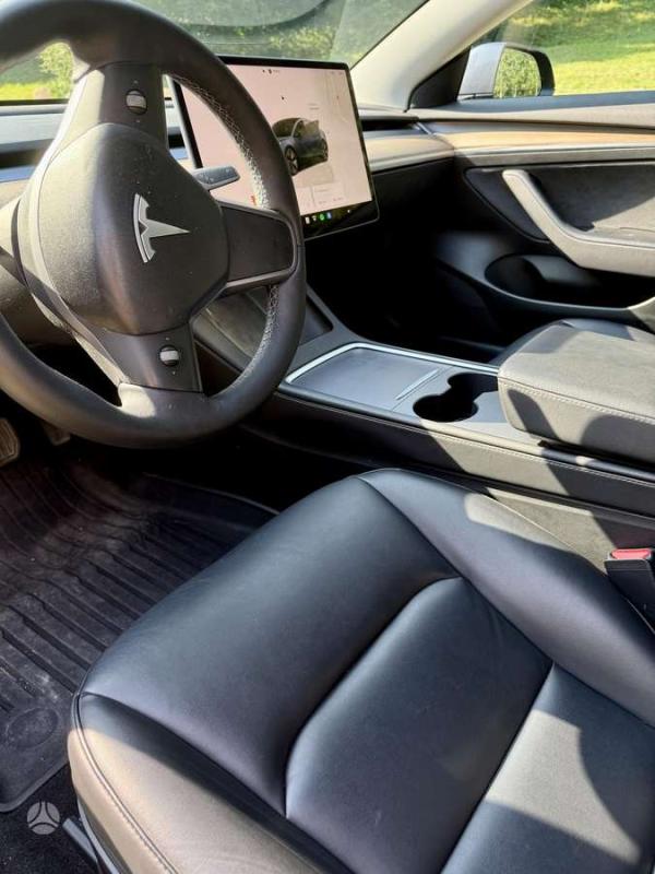 Grey Tesla Model 3 2022 in Vilnius, with an engine capacity of 0.00 L and mileage of 36 thousand km for 18500 €, photo 6 on AUTOMOTO.COM.LV