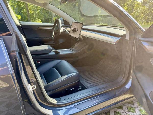 Grey Tesla Model 3 2022 in Vilnius, with an engine capacity of 0.00 L and mileage of 36 thousand km for 18500 €, photo 7 on AUTOMOTO.COM.LV