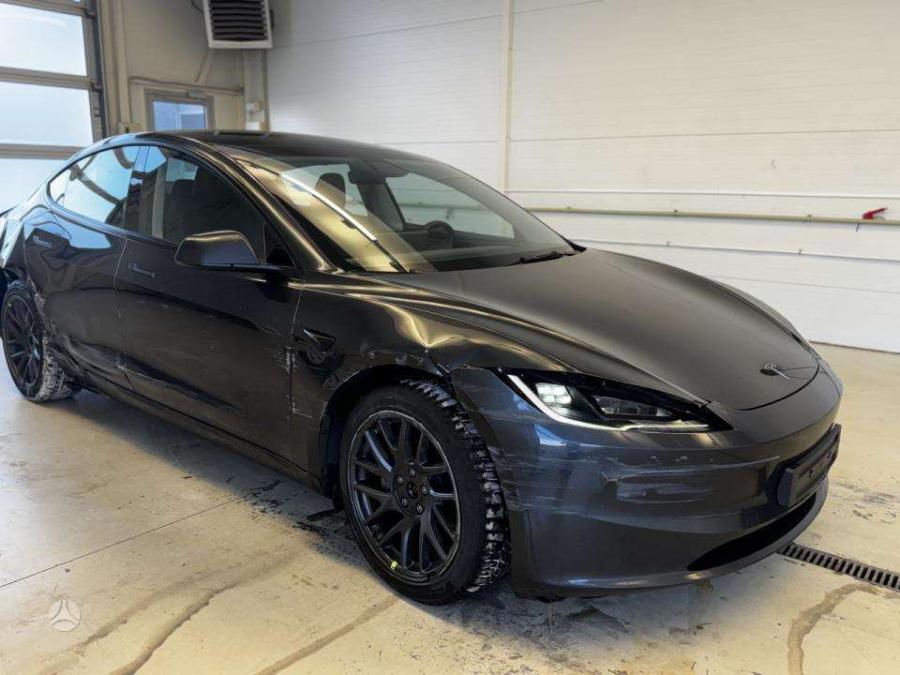 Grey Tesla Model 3 2023 in Radviliskis, with an engine capacity of 0.00 L and mileage of 80 thousand km for 20950 €, photo 3 on AUTOMOTO.COM.LV