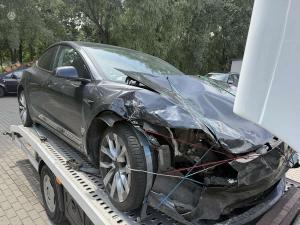 Grey Tesla Model 3 2023 in Marijampole, with an engine capacity of 0.00 L and mileage of 55 thousand km for 17900 €, photo 3 on AUTOMOTO.COM.LV