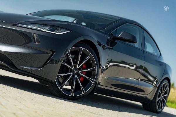 Grey Tesla Model 3 2024 in Klaipeda, with an engine capacity of 0.00 L and mileage of 48 thousand km for 46800 €, photo 6 on AUTOMOTO.COM.LV