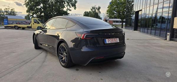 Grey Tesla Model 3 2024 in Panevezys, with an engine capacity of 0.00 L and mileage of 163 thousand km for 26500 €, photo 5 on AUTOMOTO.COM.LV