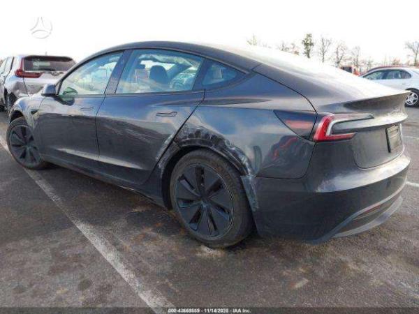 Pelēks Tesla Model 3 2025 Klaipėda, ar dzinēja tilpumu 0.00 L un nobraukumu 12 tūkst. km par 7600 €, foto 3 vietnē AUTOMOTO.COM.LV