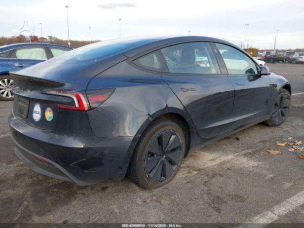 Pelēks Tesla Model 3 2025 Klaipėda, ar dzinēja tilpumu 0.00 L un nobraukumu 12 tūkst. km par 7600 €, foto 4 vietnē AUTOMOTO.COM.LV