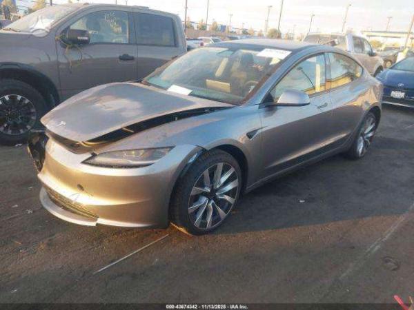 Grey Tesla Model 3 2025 in Klaipeda, with an engine capacity of 0.00 L and mileage of 4 thousand km for 14000 €, photo 2 on AUTOMOTO.COM.LV