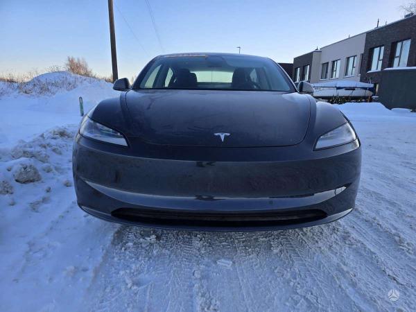 Grey Tesla Model 3 2025 in Klaipeda, with an engine capacity of 0.00 L and mileage of 297 thousand km for 31900 €, photo 6 on AUTOMOTO.COM.LV