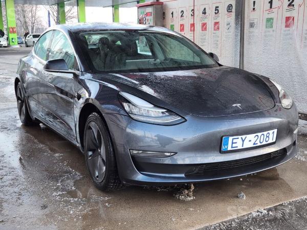 Grey Tesla Model 3 2018 in Jelgava, with an engine capacity of 0.00 L and mileage of 136 thousand km for 18500 €, photo 2 on AUTOMOTO.COM.LV