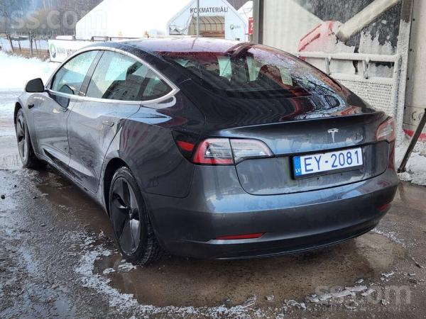 Grey Tesla Model 3 2018 in Jelgava, with an engine capacity of 0.00 L and mileage of 136 thousand km for 18500 €, photo 3 on AUTOMOTO.COM.LV