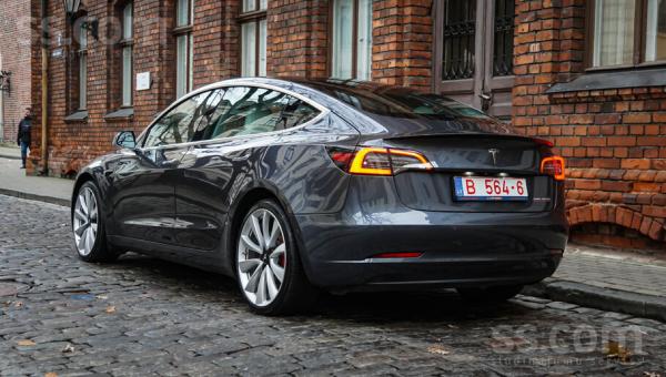 Grey Tesla Model 3 2019 in Riga, with an engine capacity of 0.00 L and mileage of 178 thousand km for 20450 €, photo 3 on AUTOMOTO.COM.LV