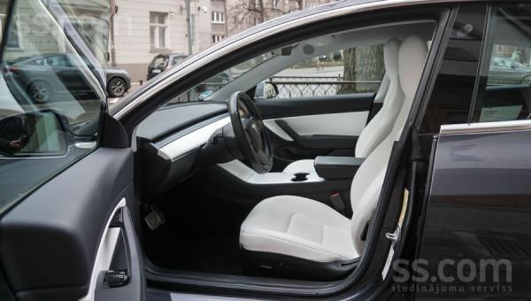 Grey Tesla Model 3 2019 in Riga, with an engine capacity of 0.00 L and mileage of 178 thousand km for 20450 €, photo 7 on AUTOMOTO.COM.LV