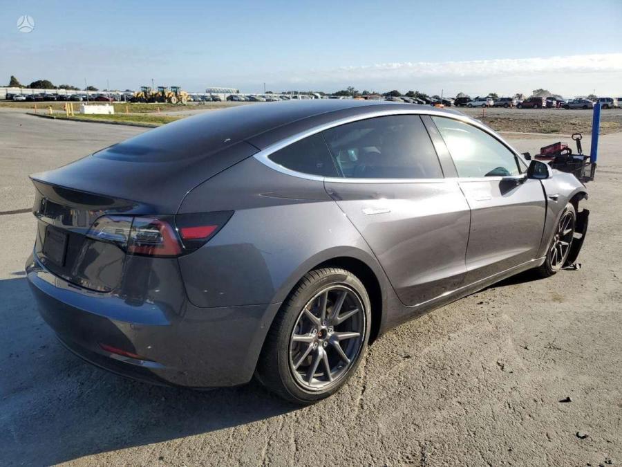Grey Tesla Model 3 2019 in Kaunas, with an engine capacity of 0.00 L and mileage of 135 thousand km for 9200 €, photo 1 on AUTOMOTO.COM.LV