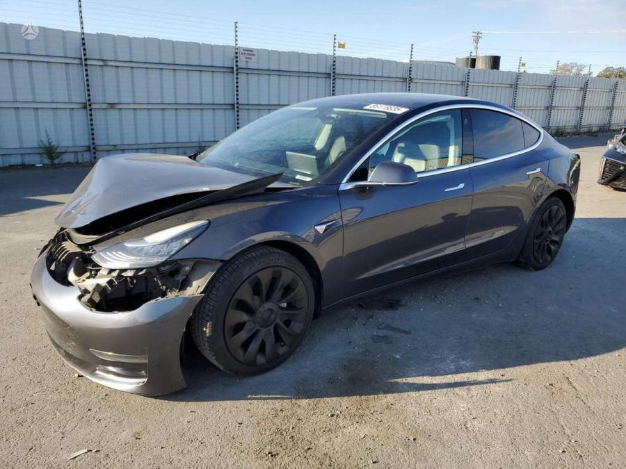 Grey Tesla Model 3 2019 in Kaunas, with an engine capacity of 0.00 L and mileage of 135 thousand km for 9200 €, photo 3 on AUTOMOTO.COM.LV