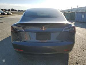Grey Tesla Model 3 2019 in Kaunas, with an engine capacity of 0.00 L and mileage of 135 thousand km for 9200 €, photo 6 on AUTOMOTO.COM.LV