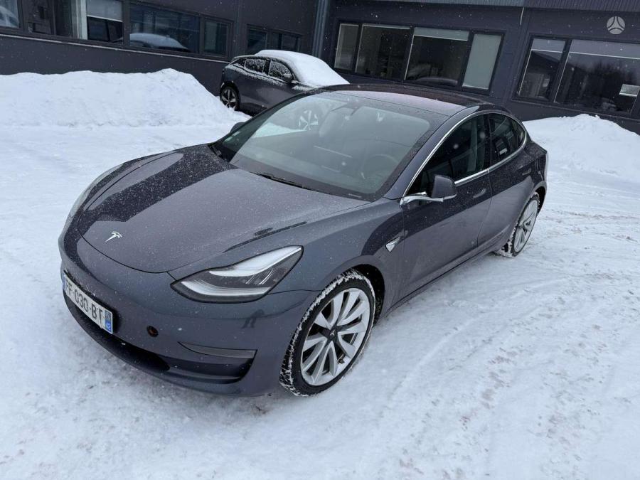 Grey Tesla Model 3 2019 in Kaunas, with an engine capacity of 0.00 L and mileage of 180 thousand km for 14400 €, photo 4 on AUTOMOTO.COM.LV