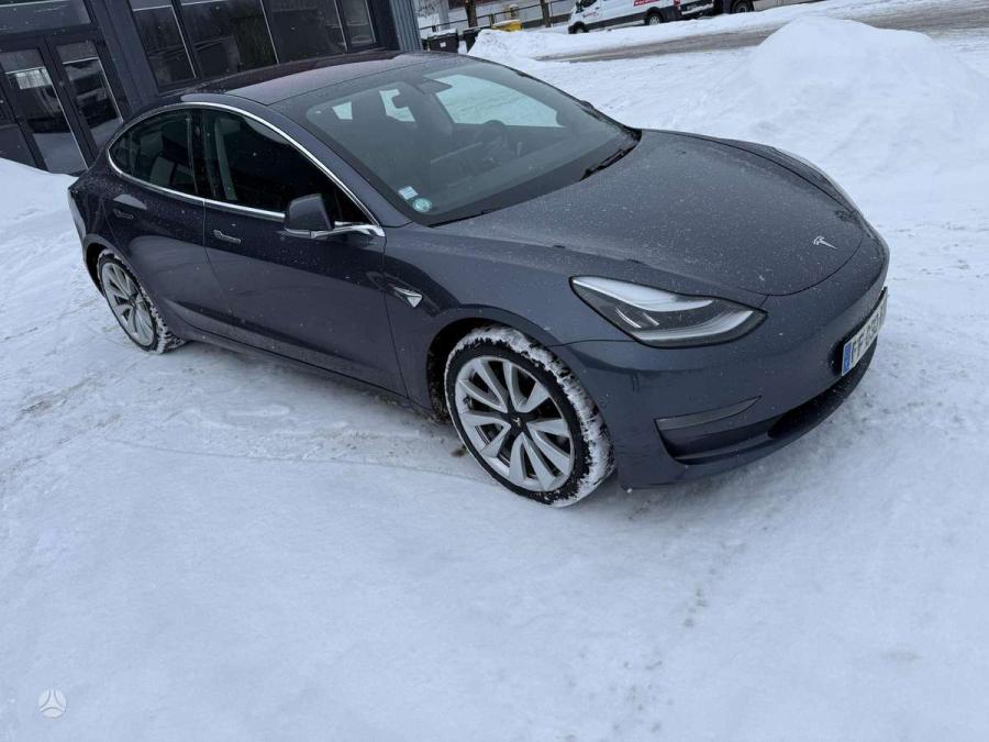 Grey Tesla Model 3 2019 in Kaunas, with an engine capacity of 0.00 L and mileage of 180 thousand km for 14400 €, photo 6 on AUTOMOTO.COM.LV