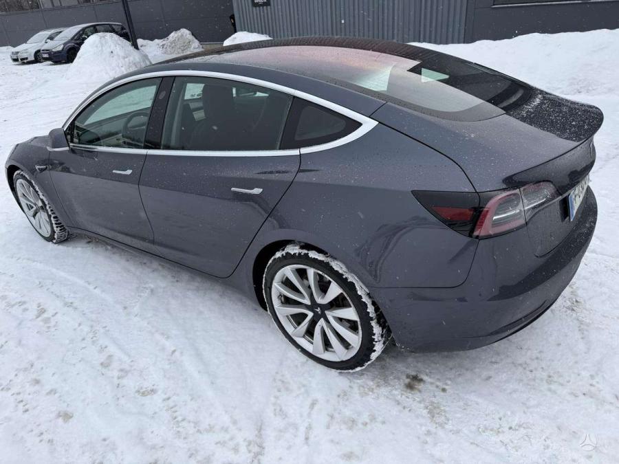 Grey Tesla Model 3 2019 in Kaunas, with an engine capacity of 0.00 L and mileage of 180 thousand km for 14400 €, photo 8 on AUTOMOTO.COM.LV