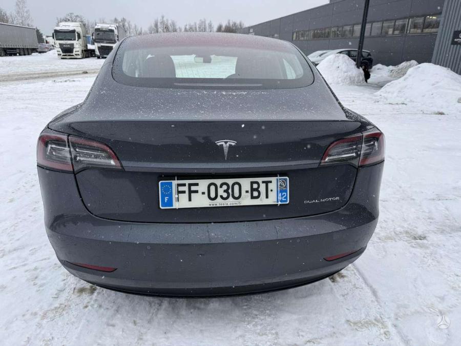 Grey Tesla Model 3 2019 in Kaunas, with an engine capacity of 0.00 L and mileage of 180 thousand km for 14400 €, photo 9 on AUTOMOTO.COM.LV