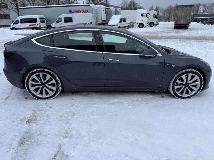 Grey Tesla Model 3 2019 in Kaunas, with an engine capacity of 0.00 L and mileage of 180 thousand km for 14400 €, photo 21 on AUTOMOTO.COM.LV