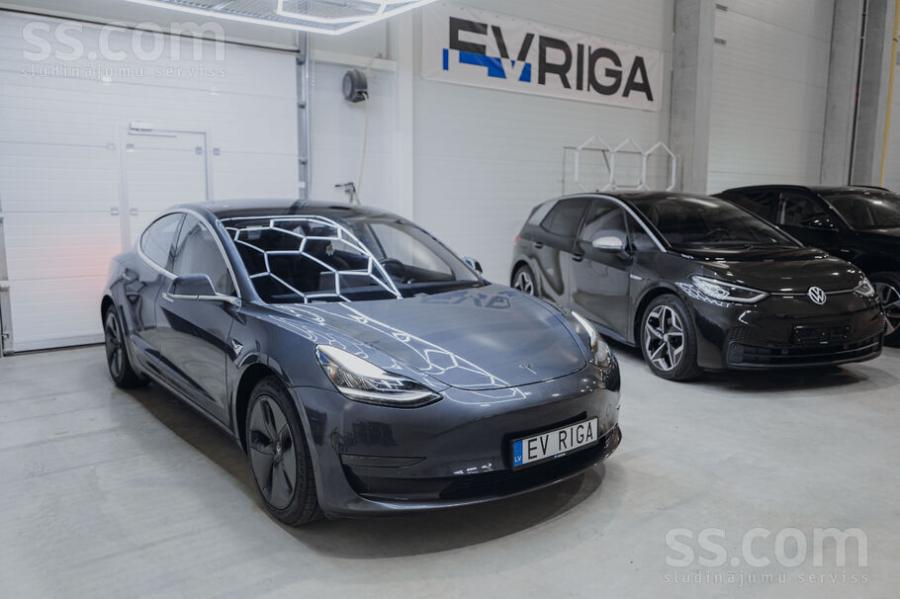 Grey Tesla Model 3 2019 in Riga, with an engine capacity of 0.00 L and mileage of 120 thousand km for 21490 €, photo 1 on AUTOMOTO.COM.LV