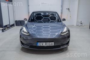 Grey Tesla Model 3 2019 in Riga, with an engine capacity of 0.00 L and mileage of 120 thousand km for 21490 €, photo 3 on AUTOMOTO.COM.LV