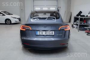 Grey Tesla Model 3 2019 in Riga, with an engine capacity of 0.00 L and mileage of 120 thousand km for 21490 €, photo 6 on AUTOMOTO.COM.LV