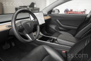 Grey Tesla Model 3 2019 in Riga, with an engine capacity of 0.00 L and mileage of 120 thousand km for 21490 €, photo 11 on AUTOMOTO.COM.LV