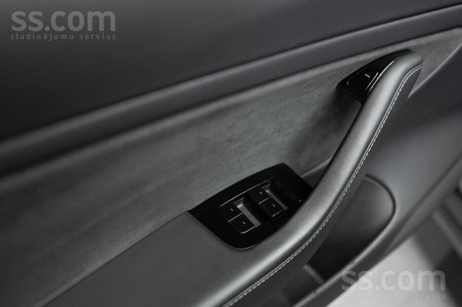 Grey Tesla Model 3 2019 in Riga, with an engine capacity of 0.00 L and mileage of 120 thousand km for 21490 €, photo 16 on AUTOMOTO.COM.LV