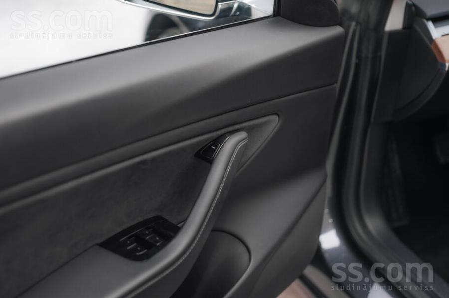 Pelēks Tesla Model 3 2019 Rīga, ar dzinēja tilpumu 0.00 L un nobraukumu 122 tūkst. km par 19900 €, foto 15 vietnē AUTOMOTO.COM.LV